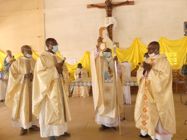 Consécration de l’église Notre Dame de Lorette à Goubi - Radio Maria ...